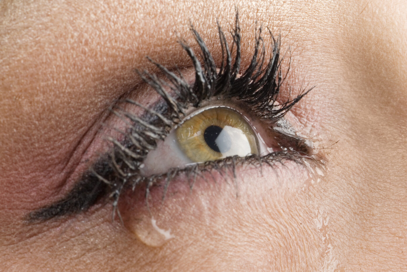 Can You Cry with Eyelash Extensions? What to do After Crying - Lulu ...